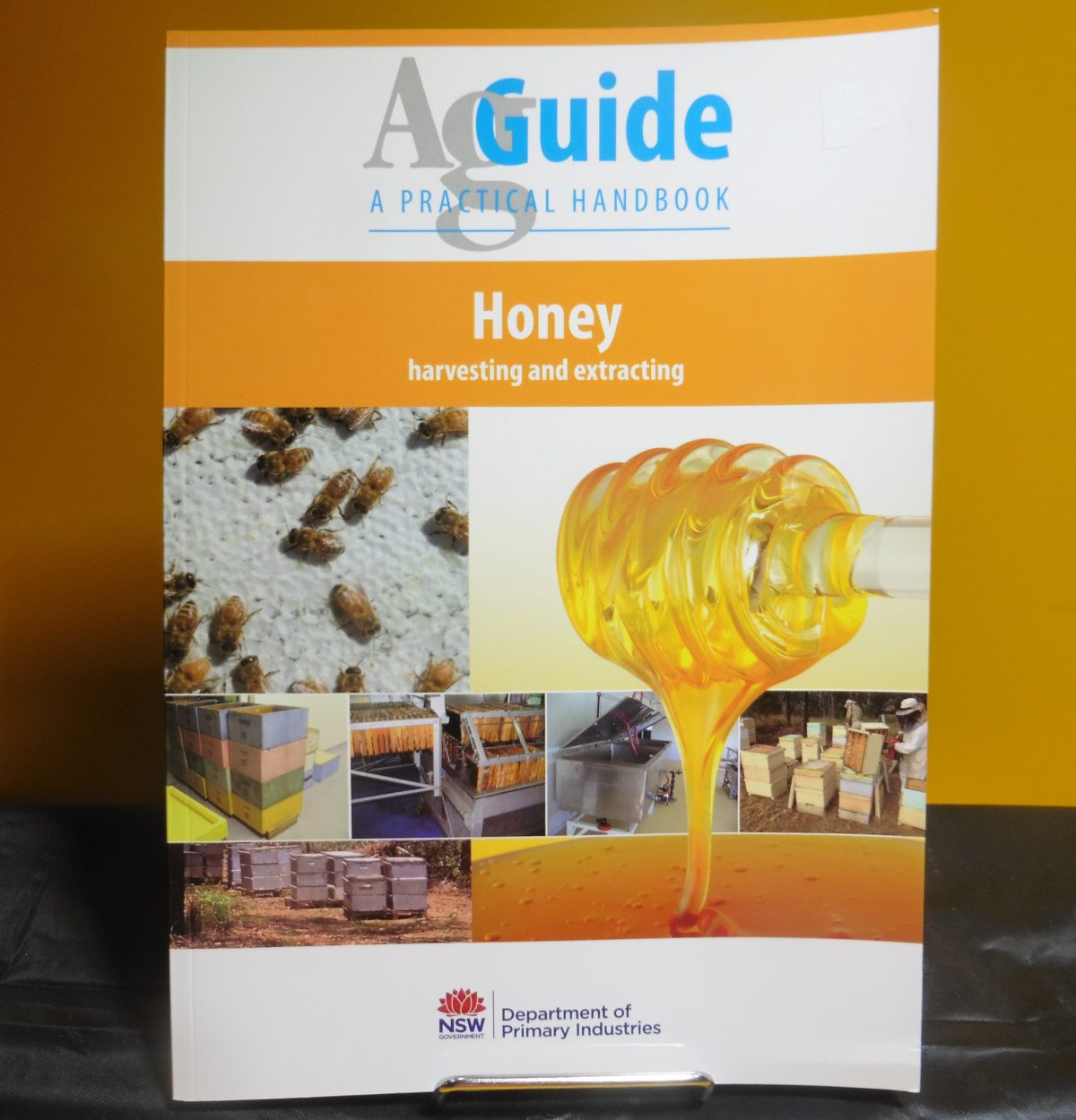 AUSTRALIAN BEEKEEPING MANUAL - Guilfoyle WA
